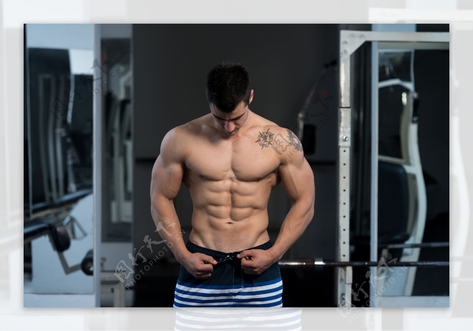 肌肉男展示肌肉图片素材-编号29786508-图行天下